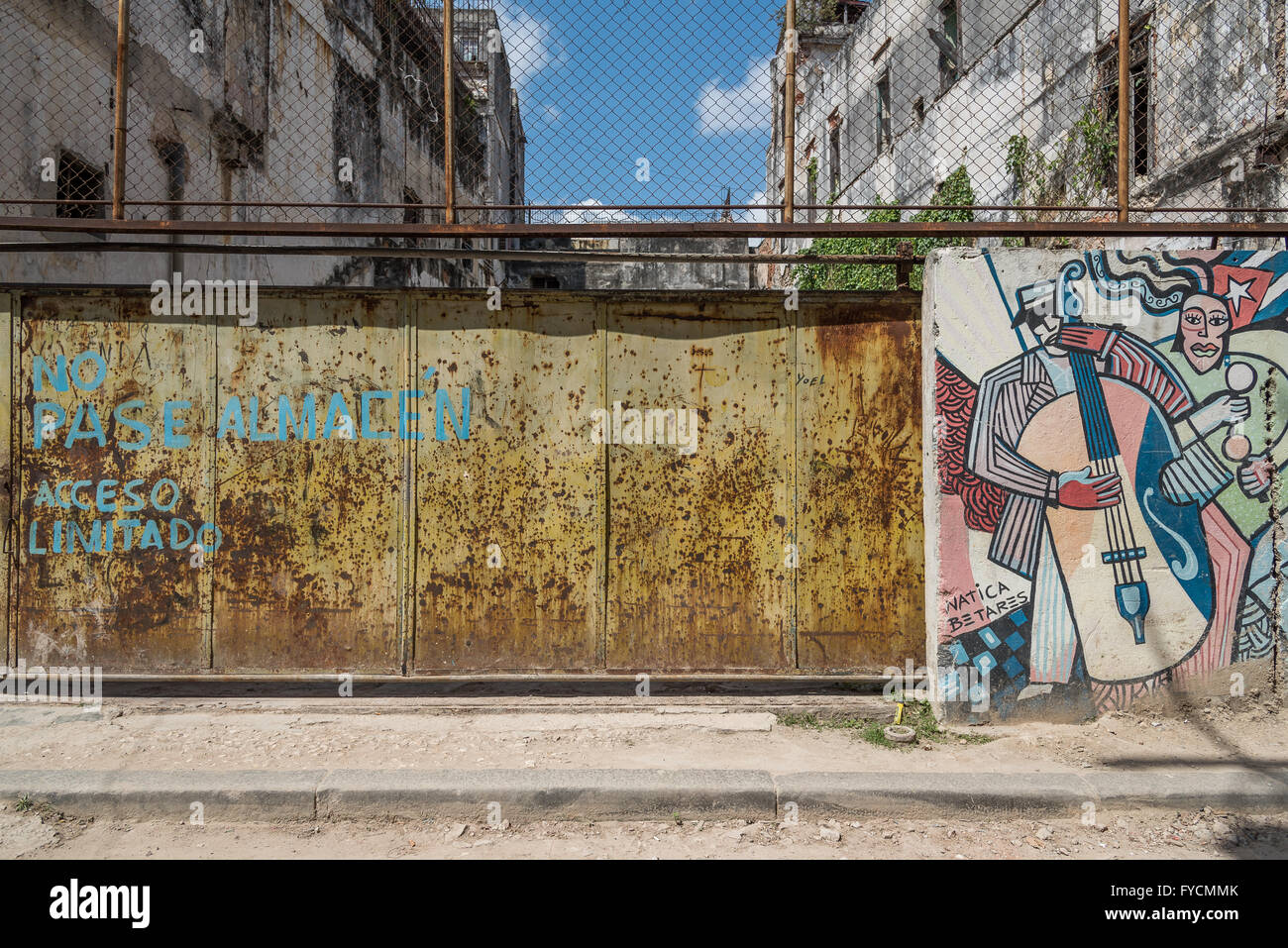 Beautifully textured and weathered walls, street art and typical Cuban ...