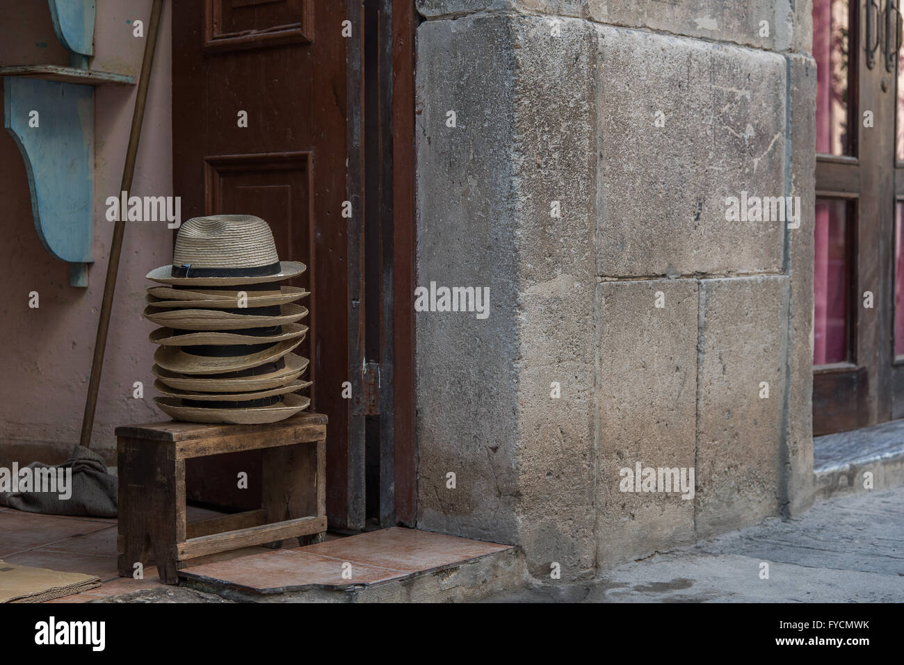 Straw Hats In Cuba High Resolution Stock Photography and Images - Alamy