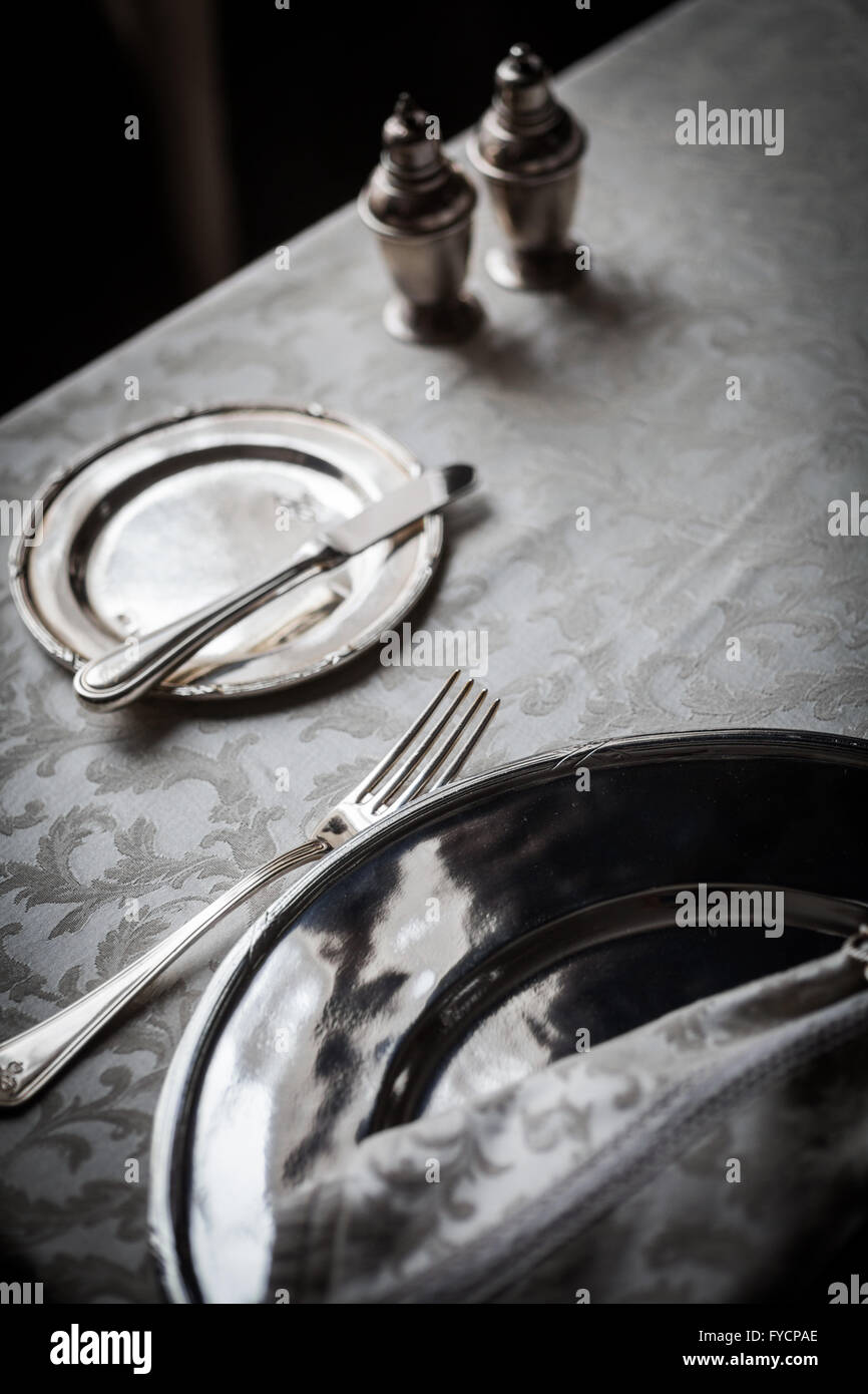 Empty dinner table in a luxury restaurant Stock Photo - Alamy