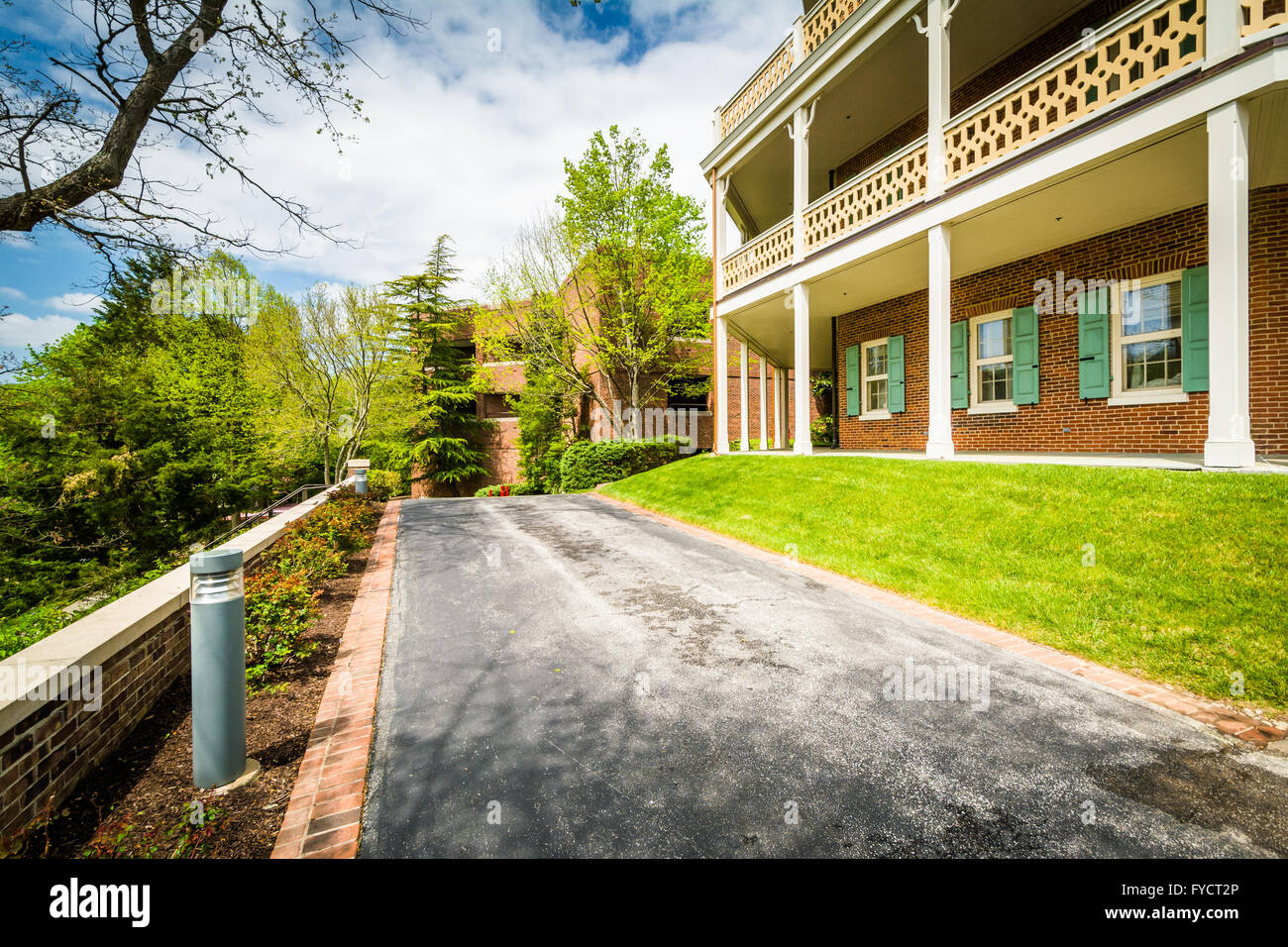 Johns hopkins university building hi-res stock photography and images ...