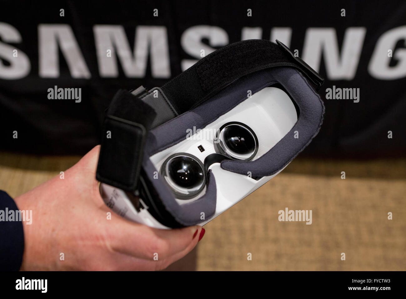 Samsung Gear VR unit - USA Stock Photo - Alamy