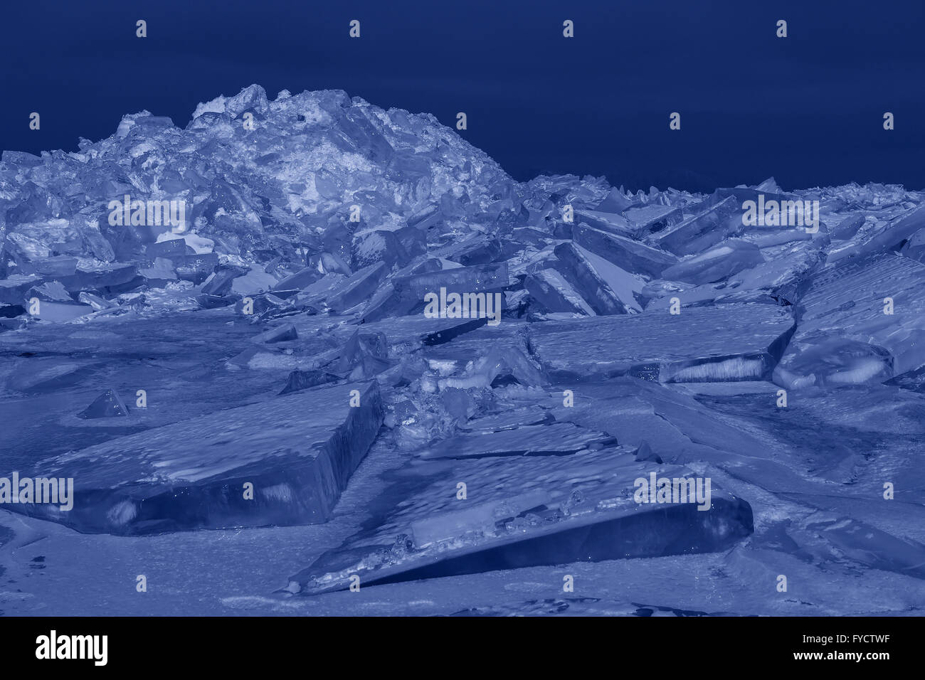 Huge blocks of ice hi-res stock photography and images - Alamy