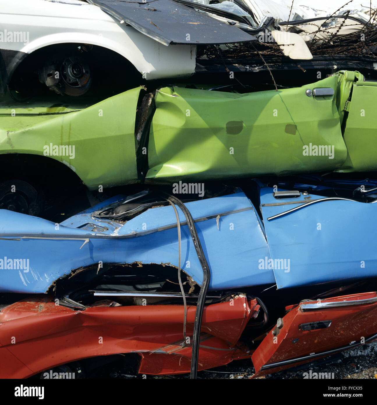 Scrap damaged cars hi-res stock photography and images - Alamy