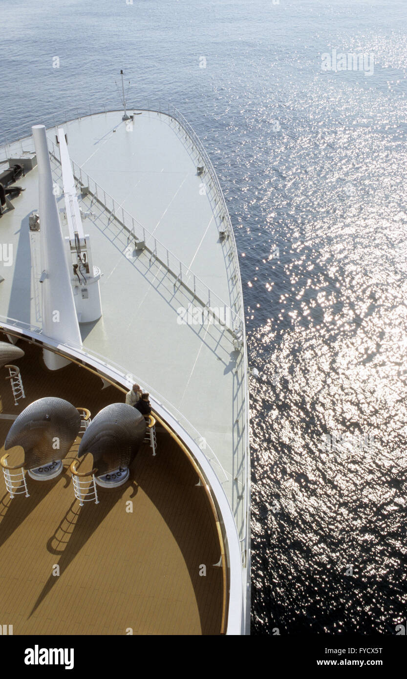 Queen mary ship bow hi-res stock photography and images - Alamy