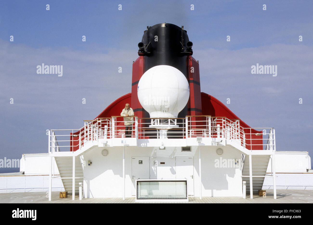 Queen mary 2 deck hi-res stock photography and images - Alamy