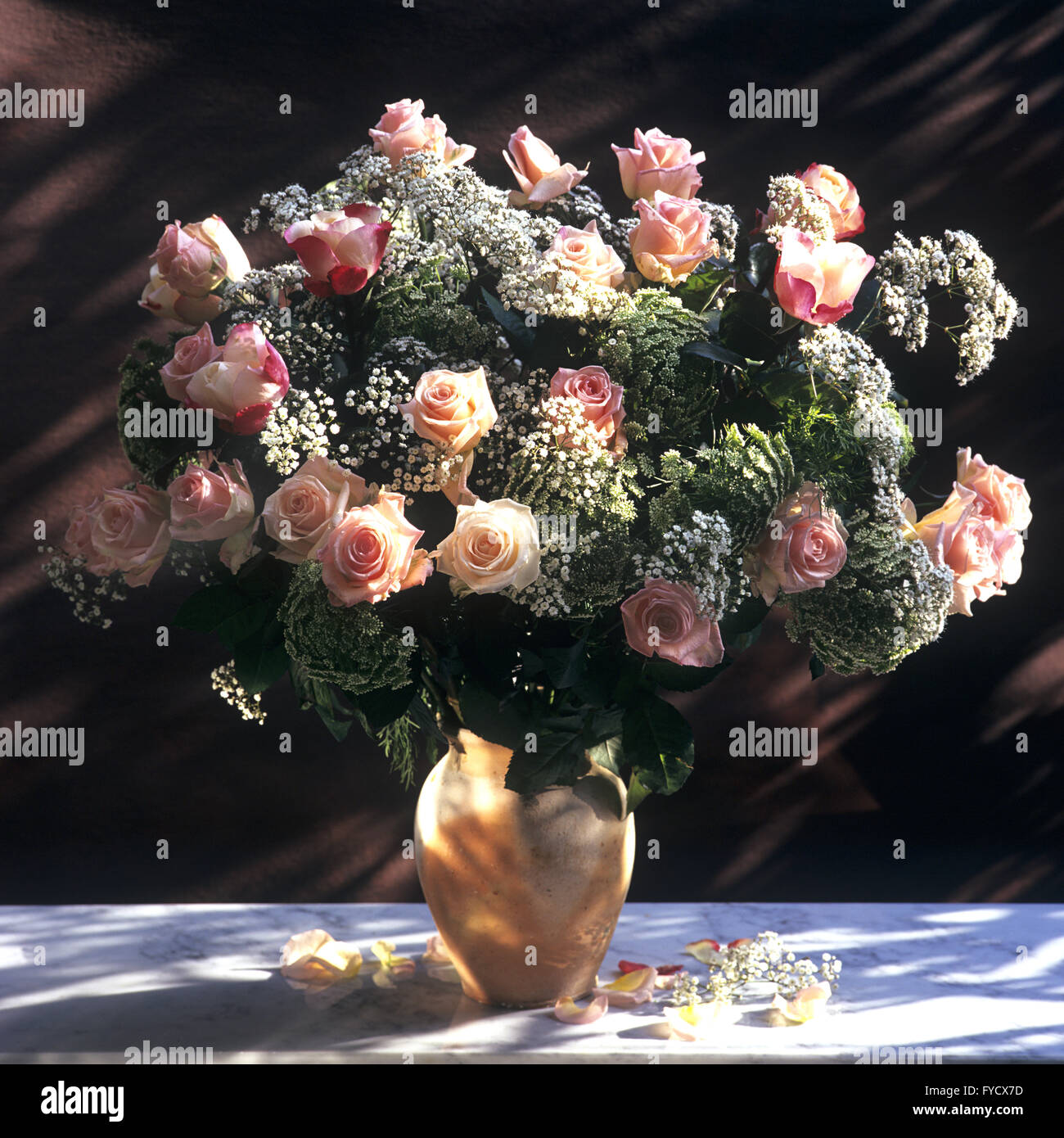 Bouquet, Bunch of flowers, Roses Stock Photo - Alamy