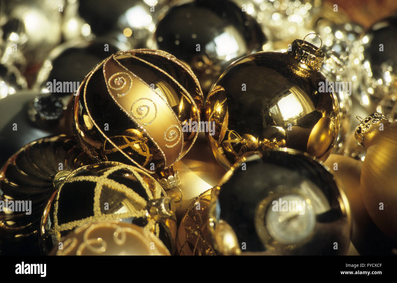 Different colour christmas baubles hi-res stock photography and images ...