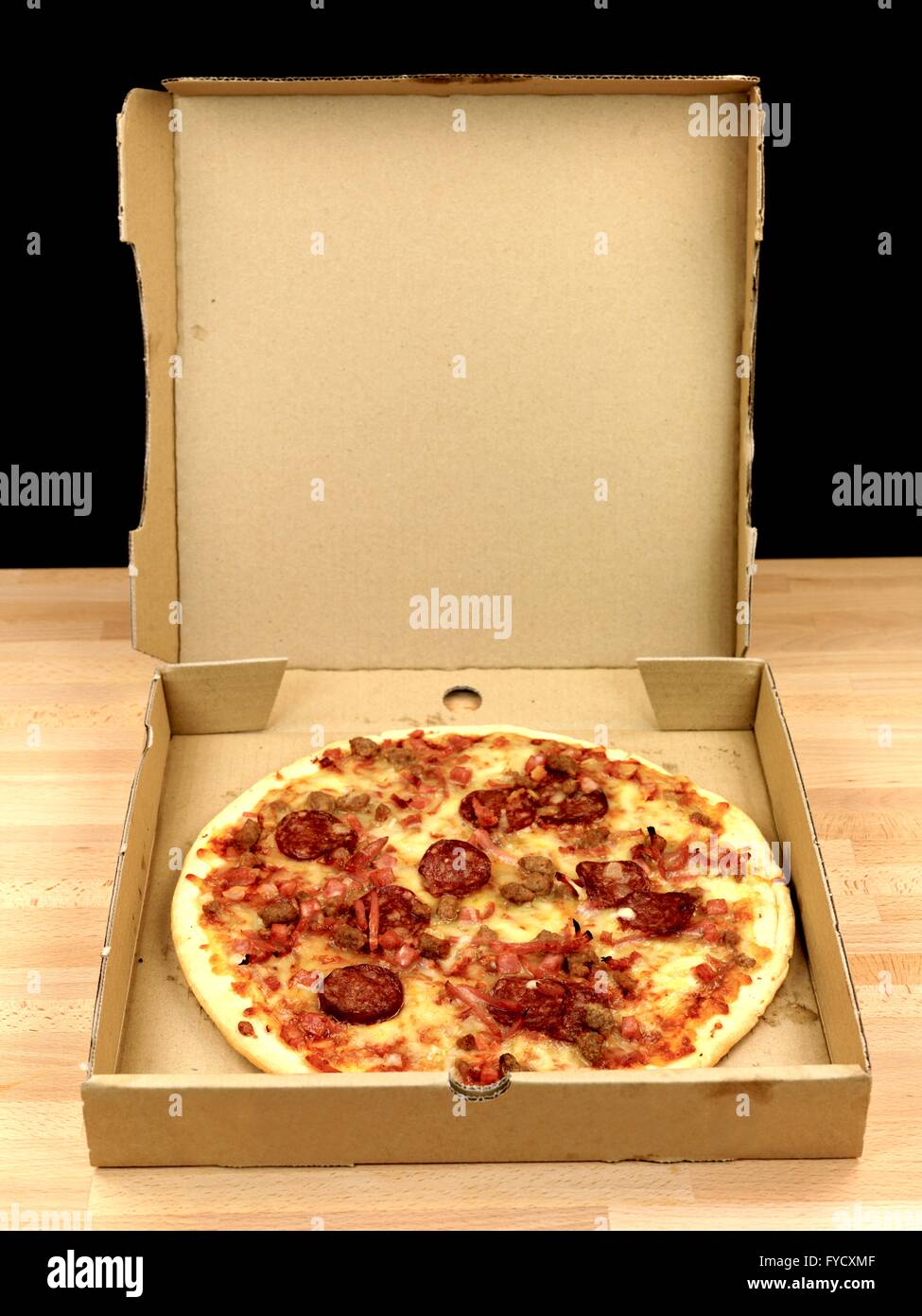 Freshly cooked takeaway pizza on a kitchen bench Stock Photo - Alamy