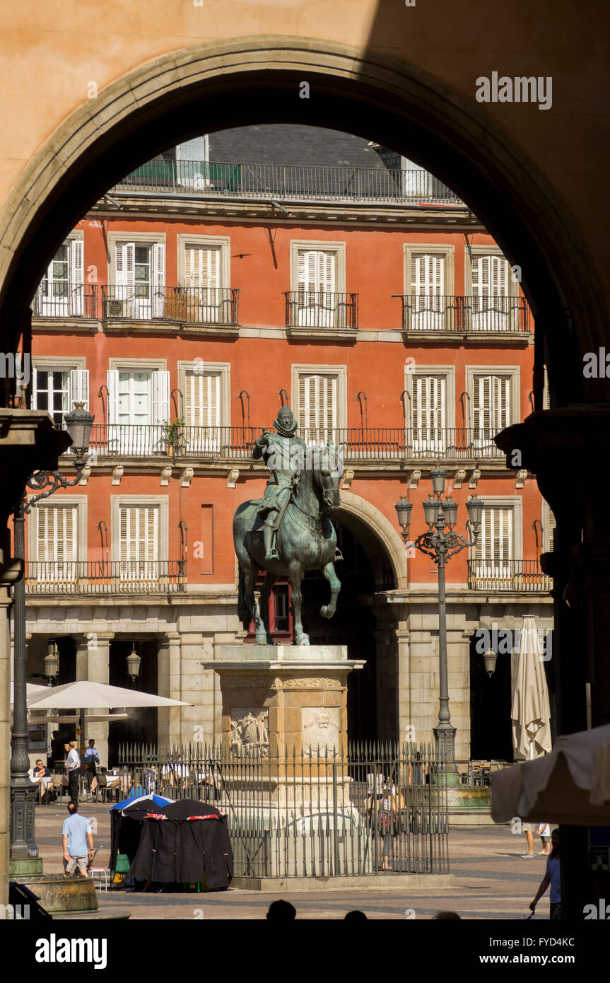 Europe, Spain, Madrid, Plaza mayor statue Philip III Stock Photo - Alamy