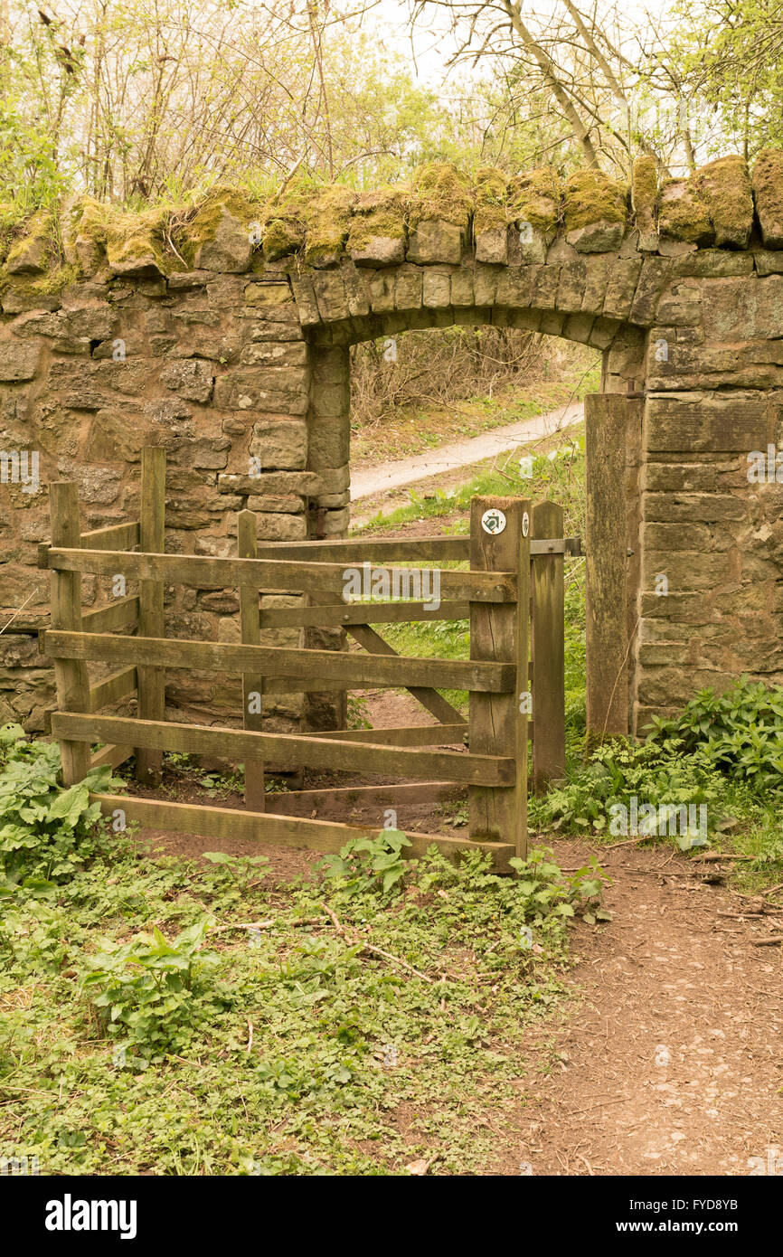 Wooden kissing gate hi-res stock photography and images - Alamy