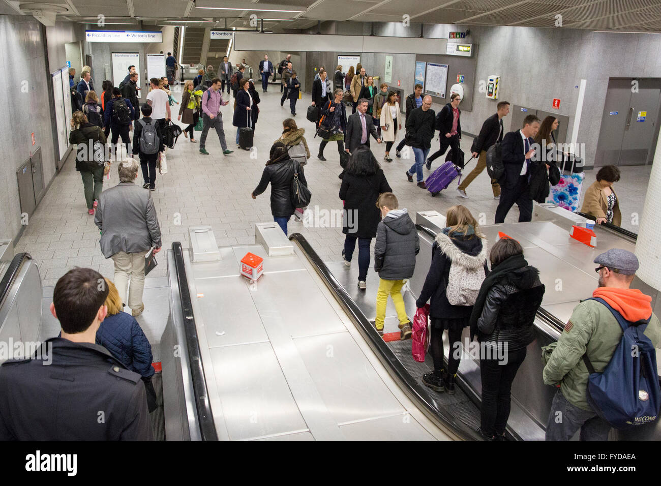 Up escalator kings cross station hi-res stock photography and images ...