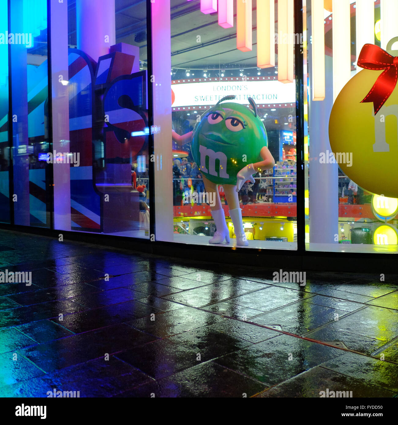 Cartoon window hi-res stock photography and images - Alamy