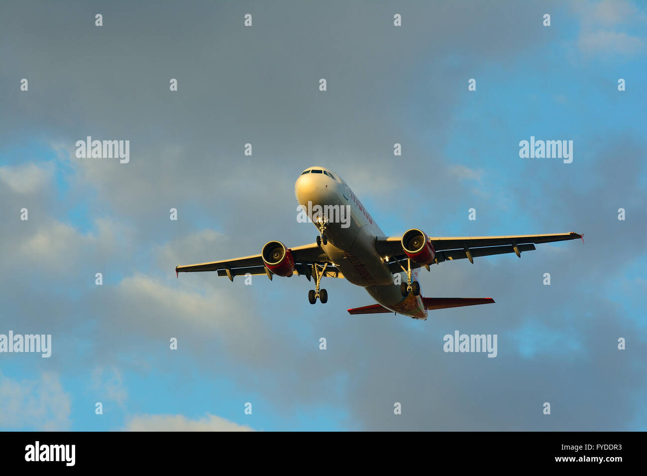 Aircraft landing gear hi-res stock photography and images - Alamy