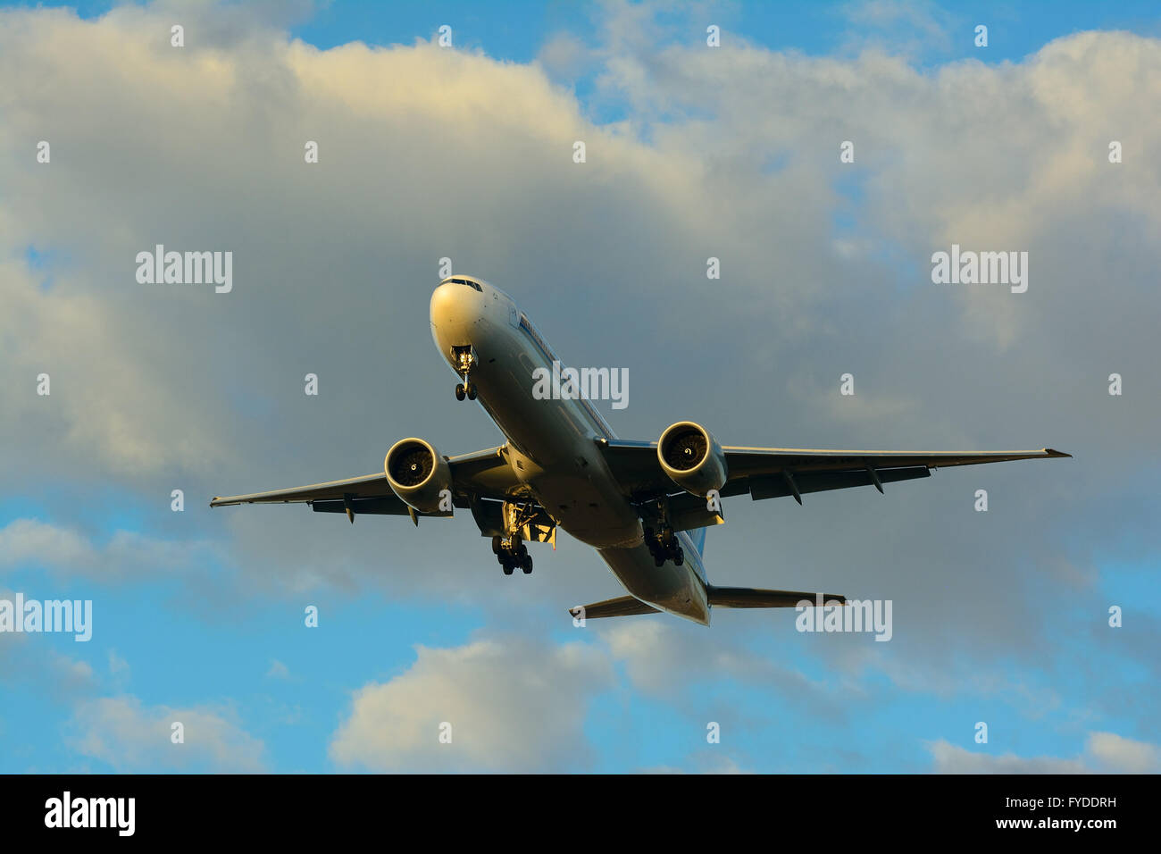 Commercial jet hi-res stock photography and images - Alamy