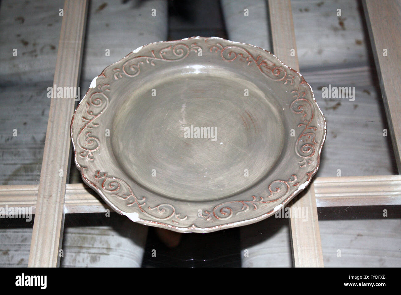 Chipped Plate All Around