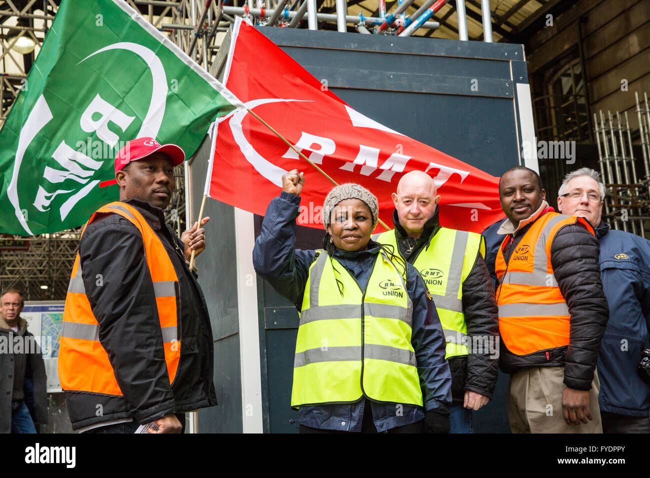 Transport strikers picket line uk hi-res stock photography and images ...