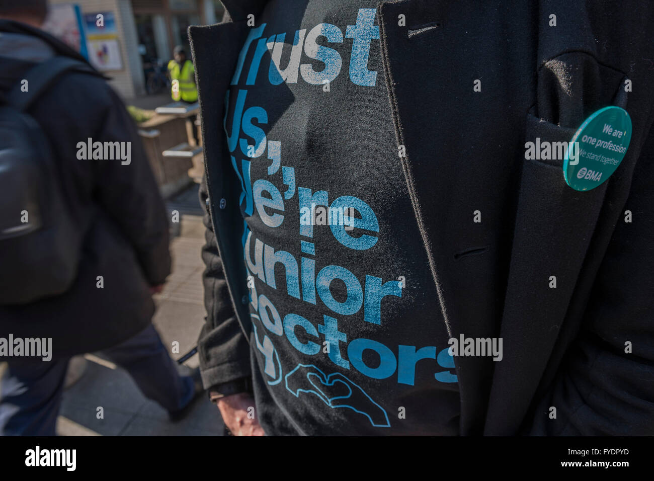 Picket line hospital us hi-res stock photography and images - Alamy
