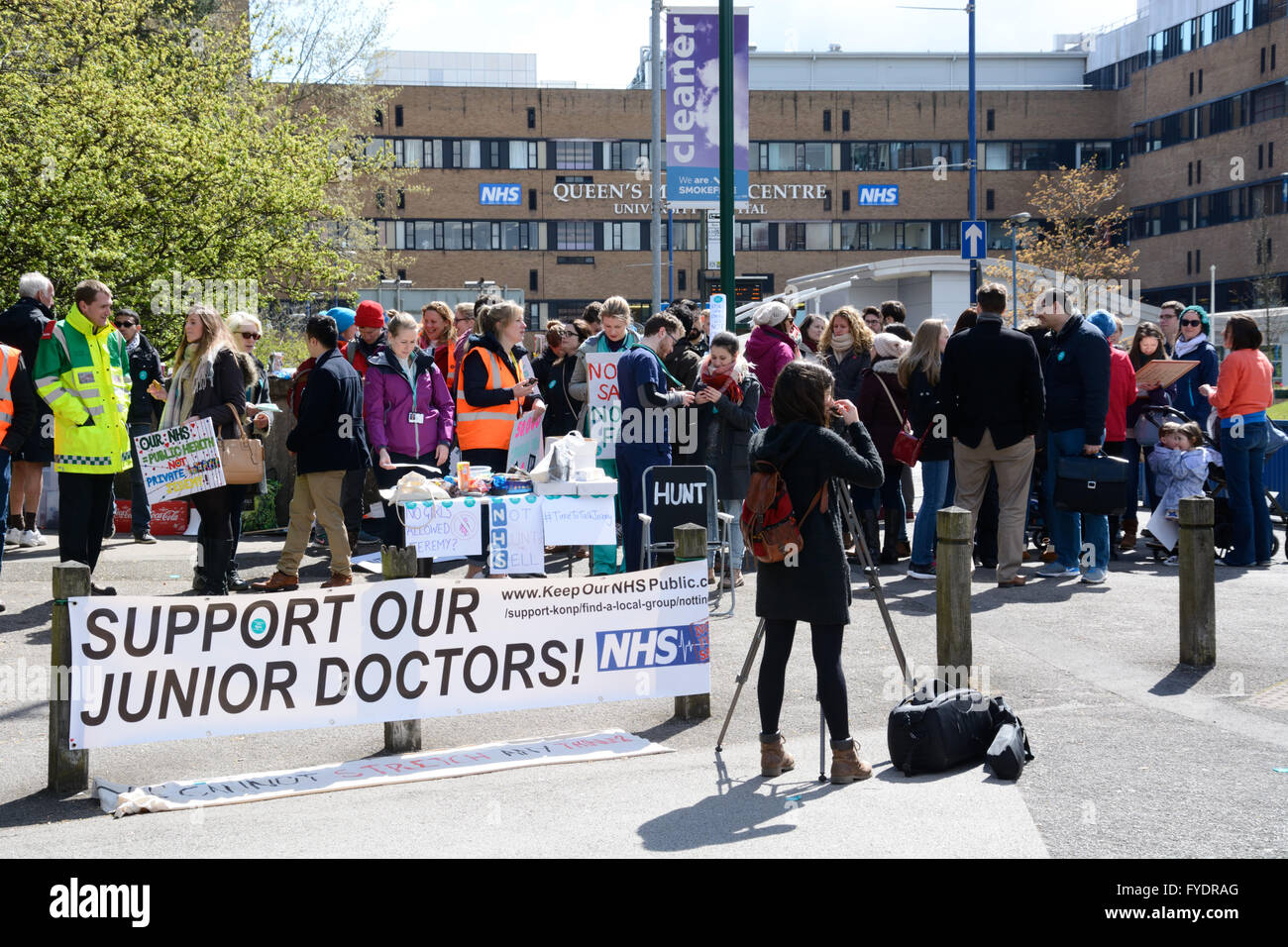 Junior doctors strike nottingham hi-res stock photography and images ...
