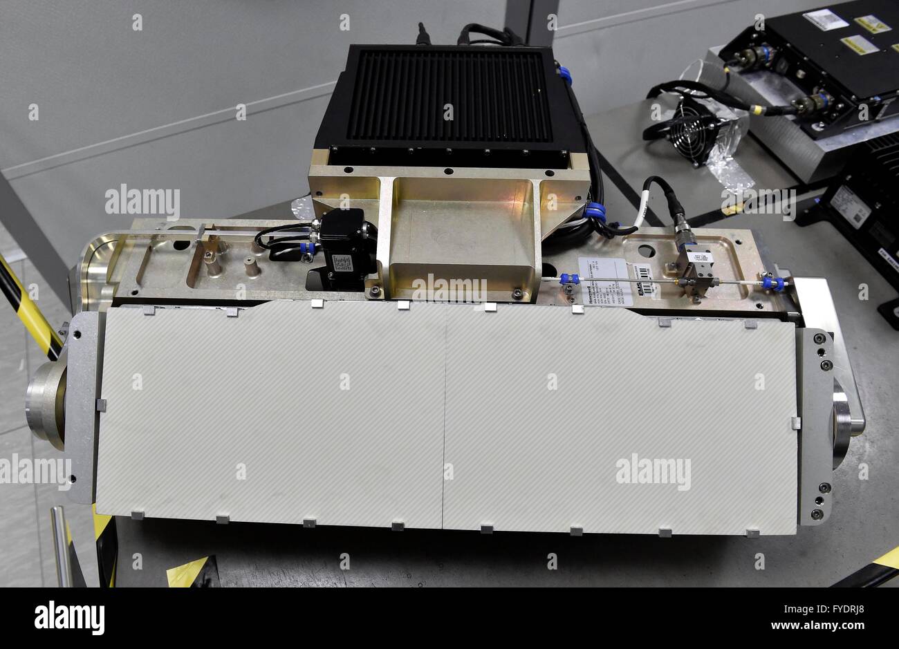 Honeywell presents JetWave wireless in-flight connectivity system in ...