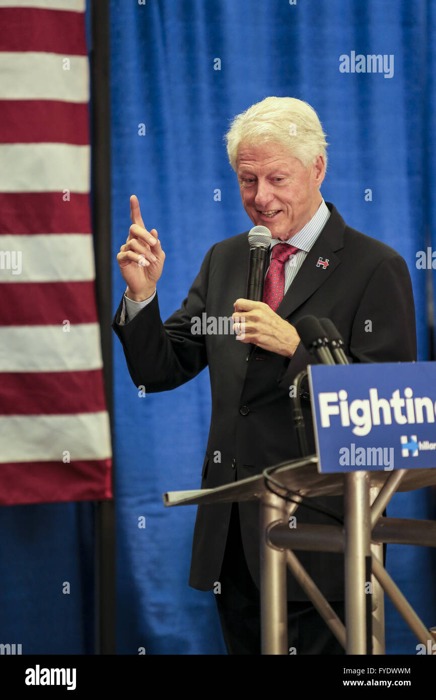 Indianapolis, Indiana, USA. 25th Apr, 2016. President BILL CLINTON ...