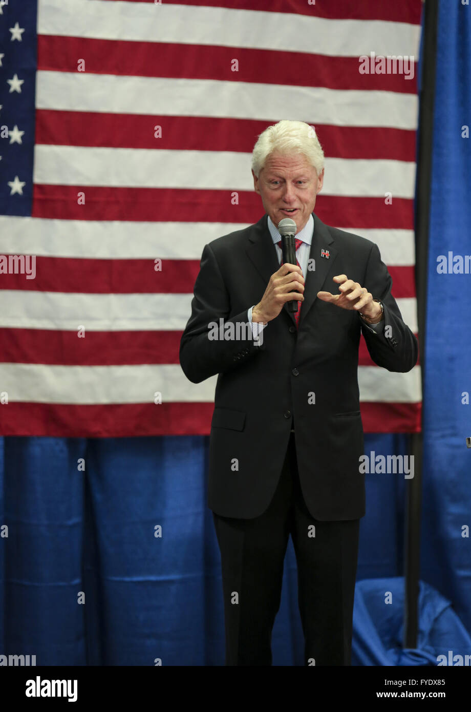 Indianapolis, Indiana, USA. 25th Apr, 2016. President BILL CLINTON ...