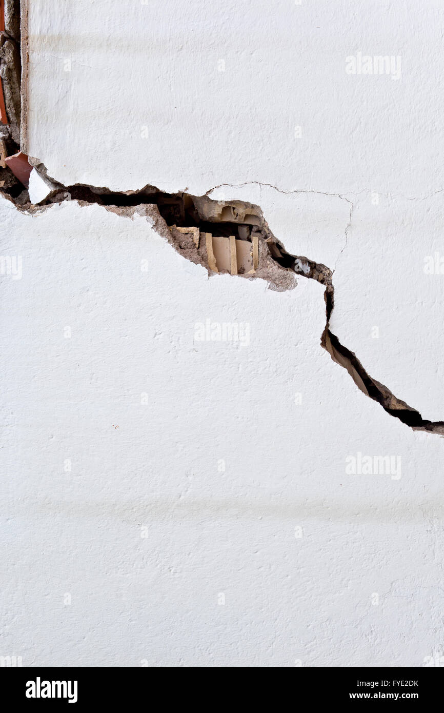 Detail of a crack on a wall Stock Photo - Alamy