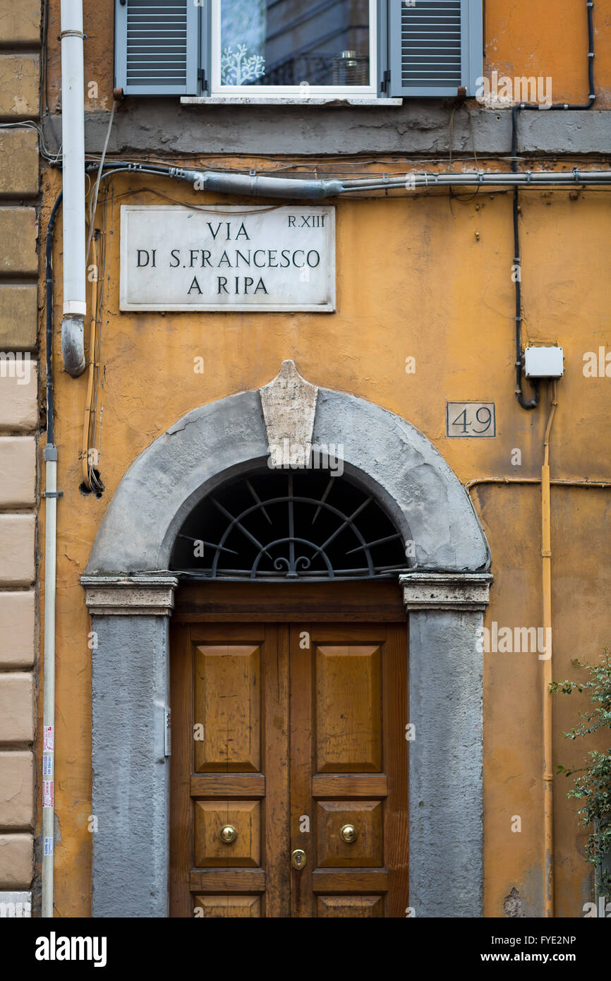 Via di S.Francesco a Ripa. Trastevere. Rome, Italy Stock Photo - Alamy