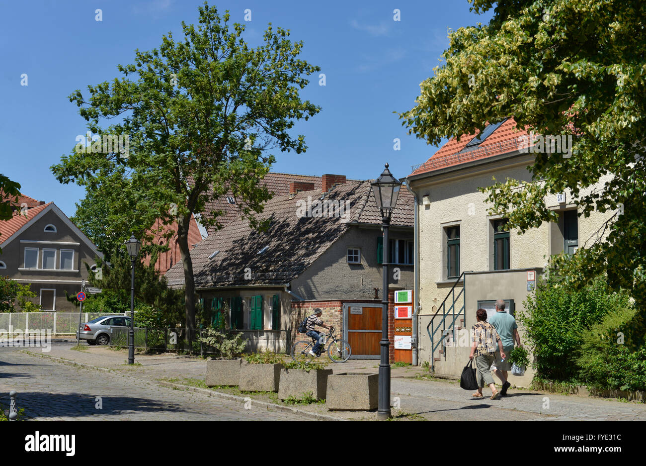 Dorfanger, Alt-Marzhan, Marzahn, Berlin, Deutschland Stock Photo - Alamy