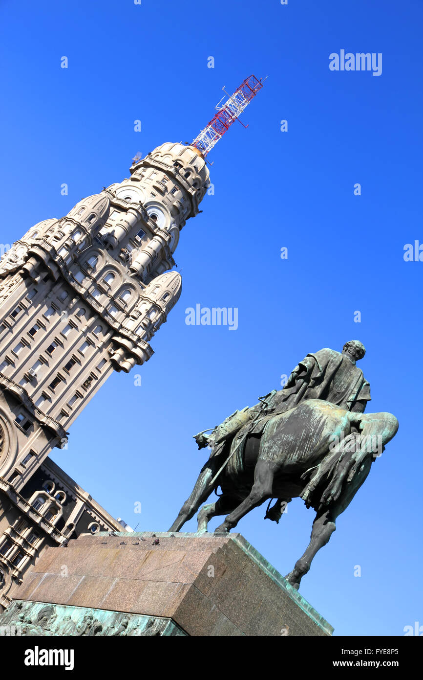Plaza Independencia in Montevideo Stock Photo - Alamy