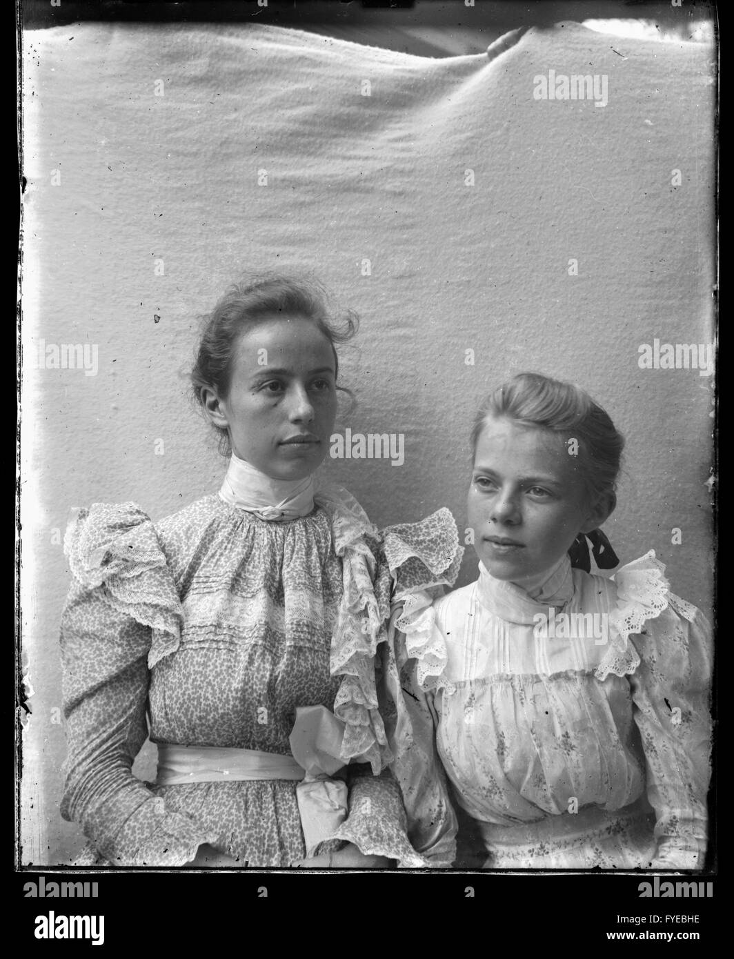 Victorian teenager fashion hi-res stock photography and images - Alamy