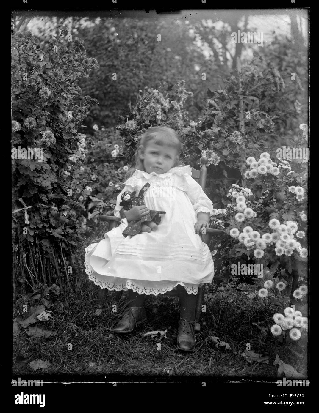 Victorian girl child hi-res stock photography and images - Alamy