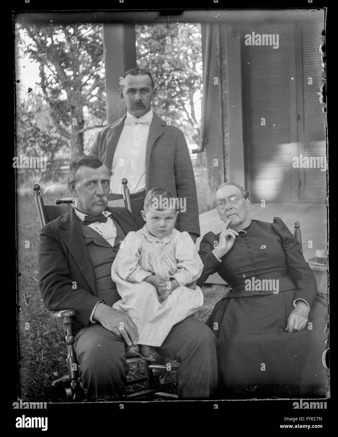 Victorian family portrait hi-res stock photography and images - Alamy