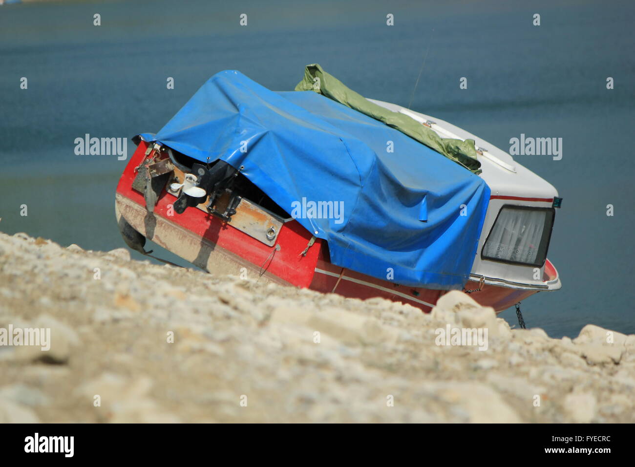 Aground on rock rocks hi-res stock photography and images - Alamy
