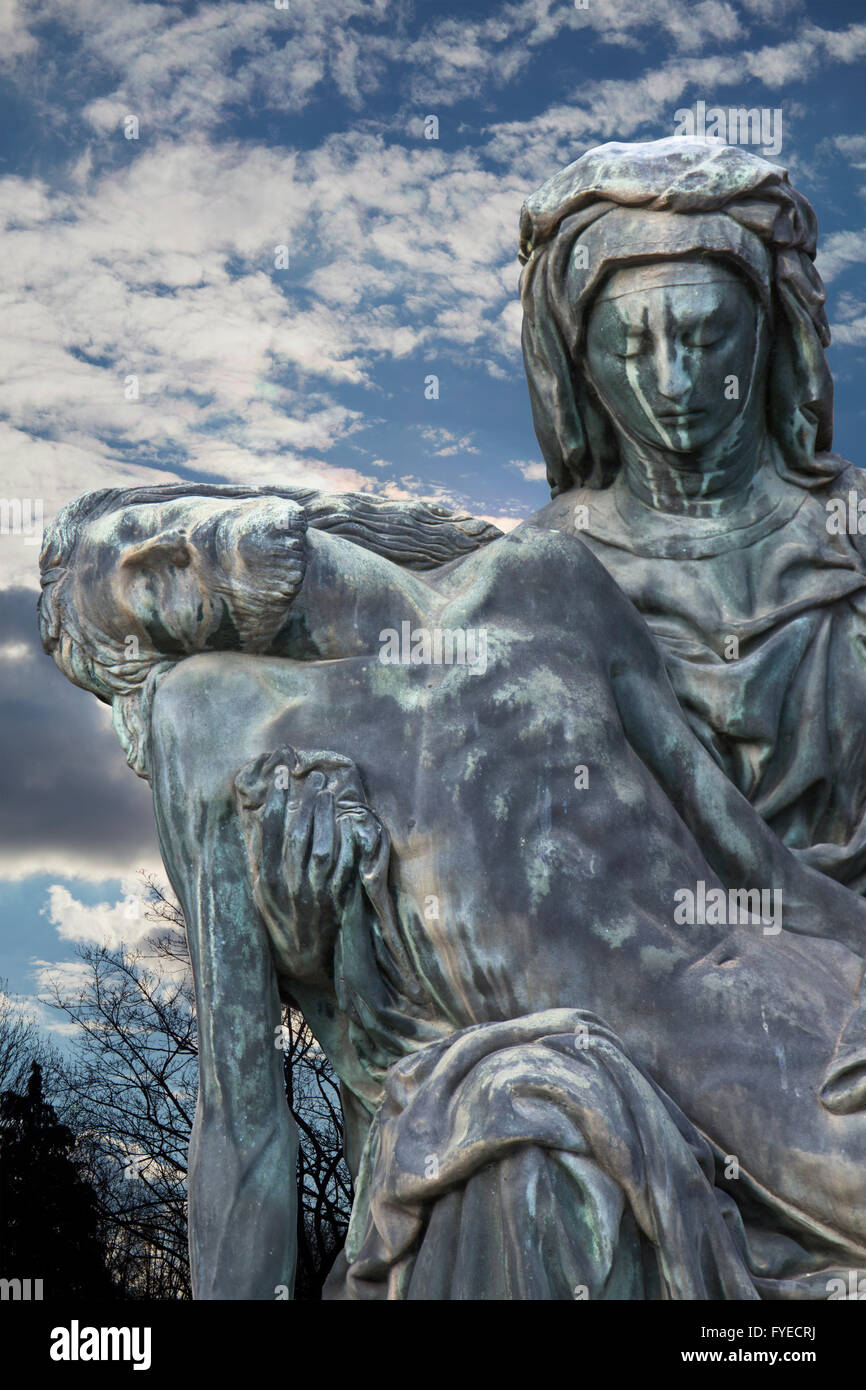Bronze Statue Of The Virgin Mary High Resolution Stock Photography and ...