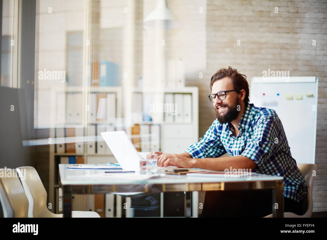 Cheerful office worker Stock Photo - Alamy
