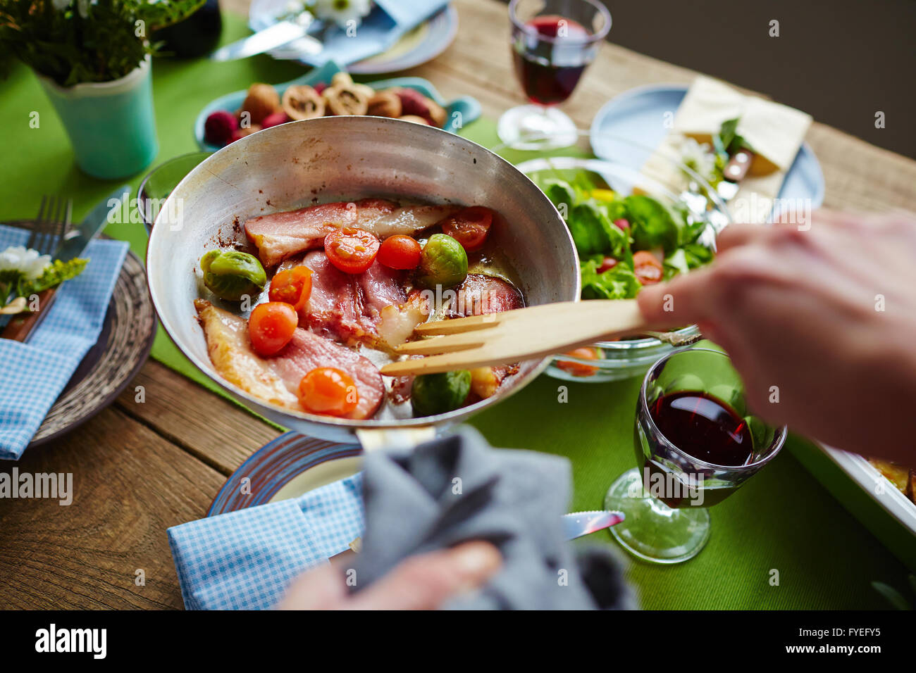 Food meals hi-res stock photography and images - Alamy