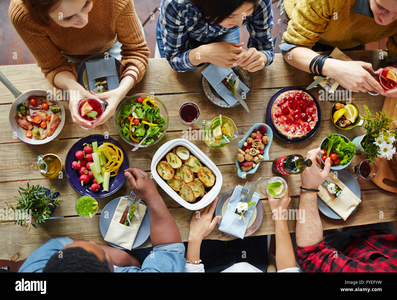 Food and meals hi-res stock photography and images - Alamy