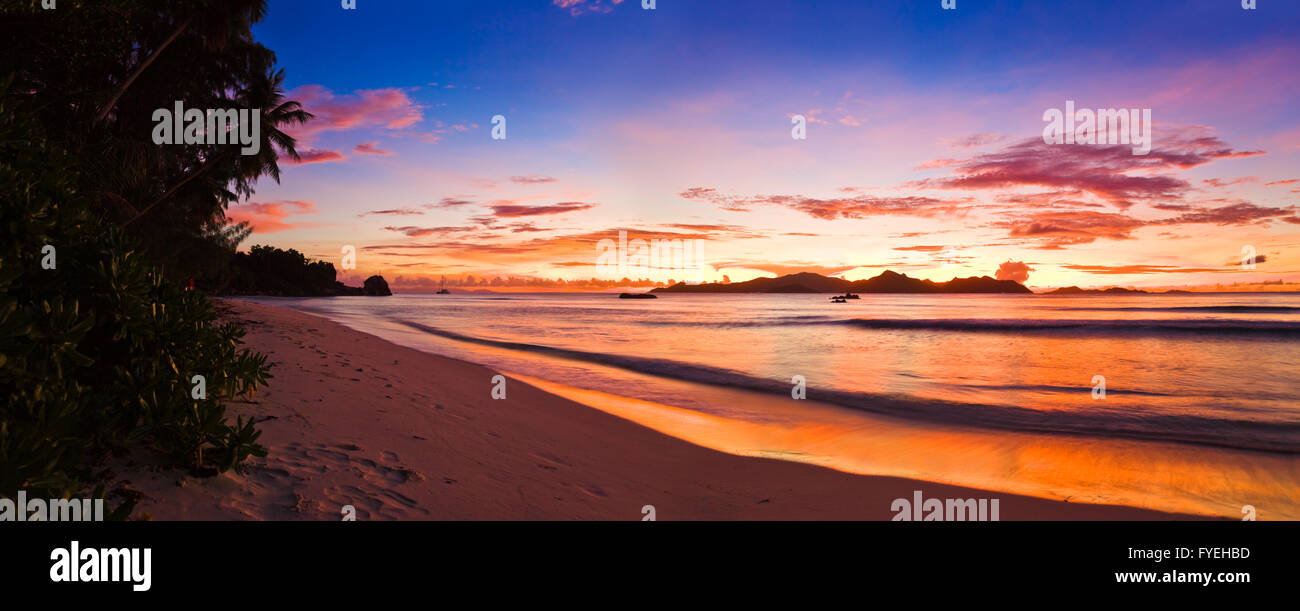 Sunset on caribbean tropical island hi-res stock photography and images ...