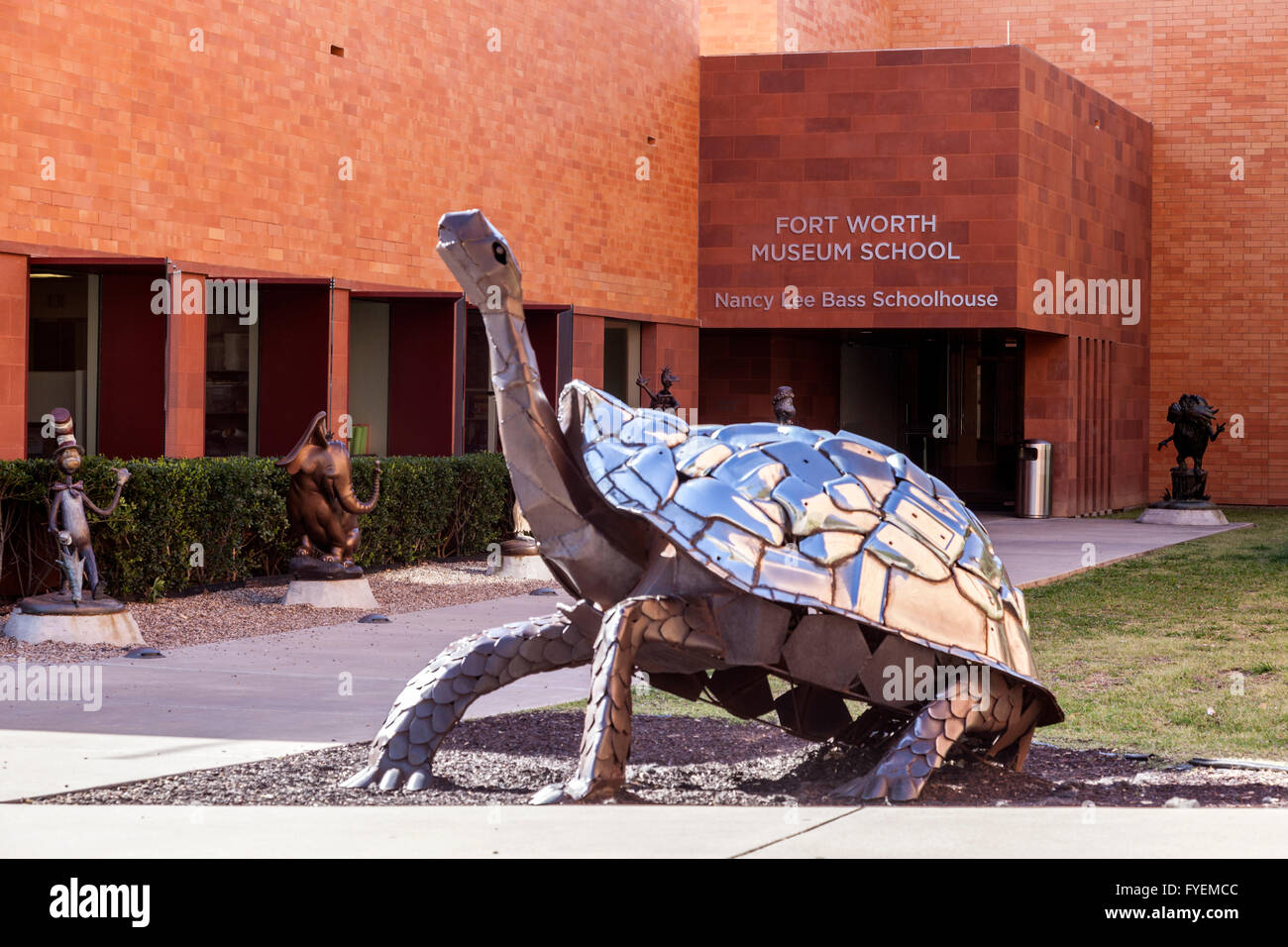 Sculpture of a giant turtle in front of the Fort Worth Museum School ...