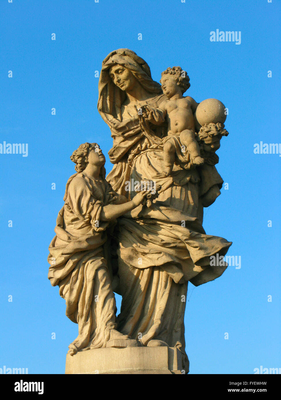 Virgin mary with angels hi-res stock photography and images - Alamy