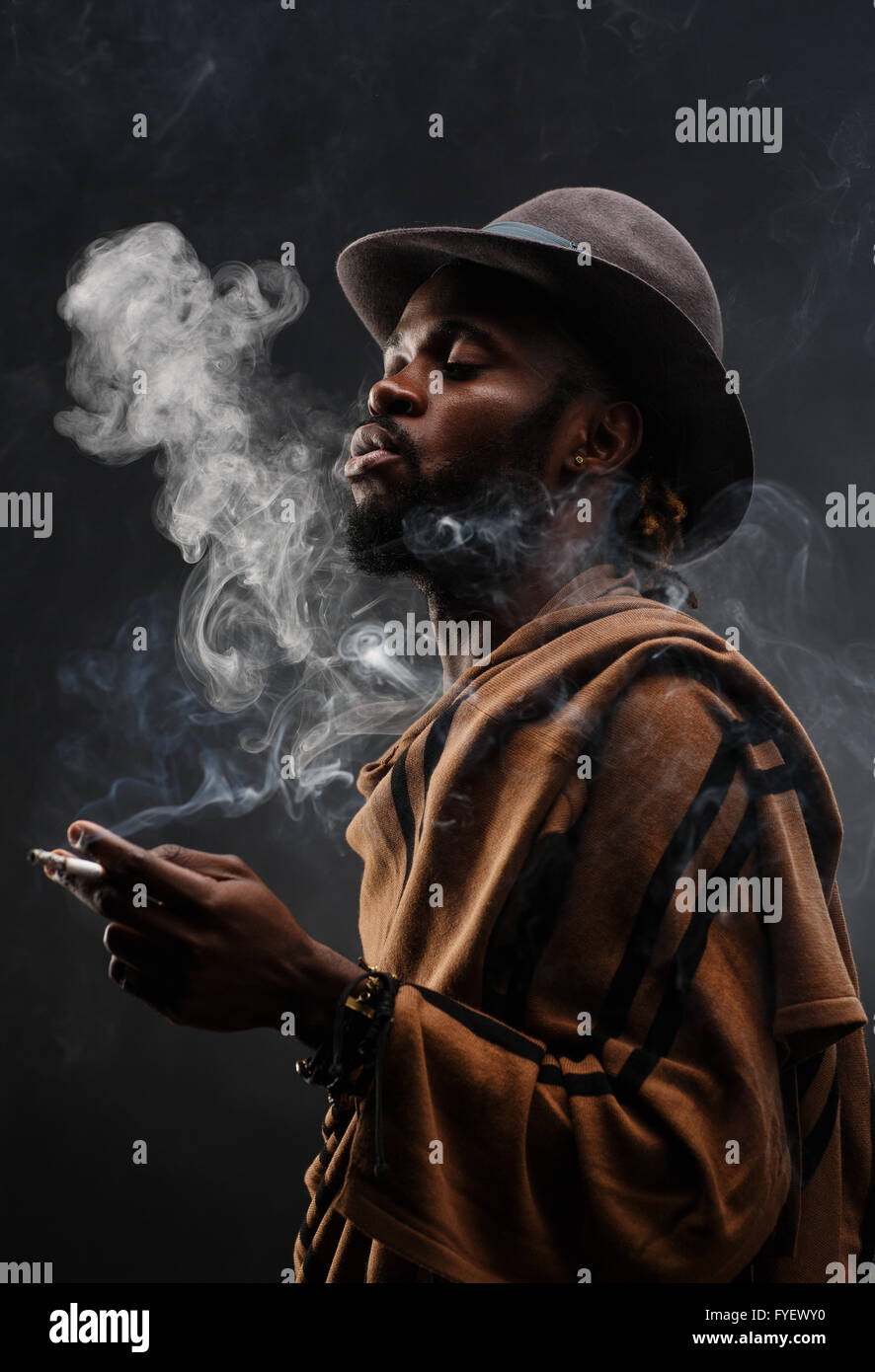Young people smoking weed hi-res stock photography and images - Alamy