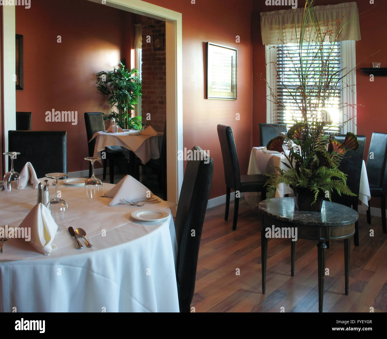 Empty dining room Stock Photo - Alamy