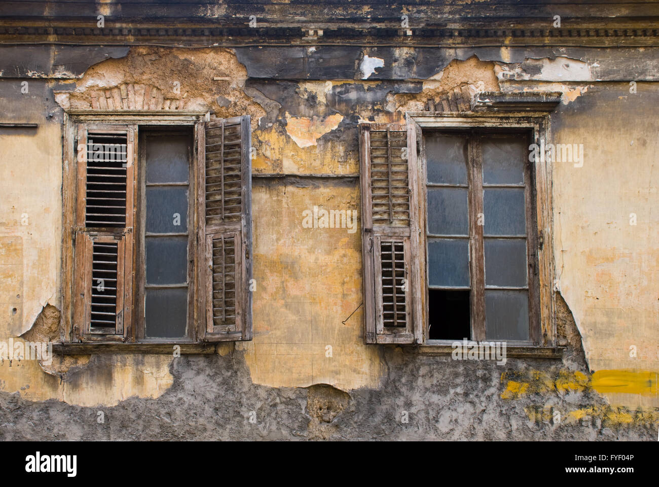 Abandoned old house Stock Photo - Alamy