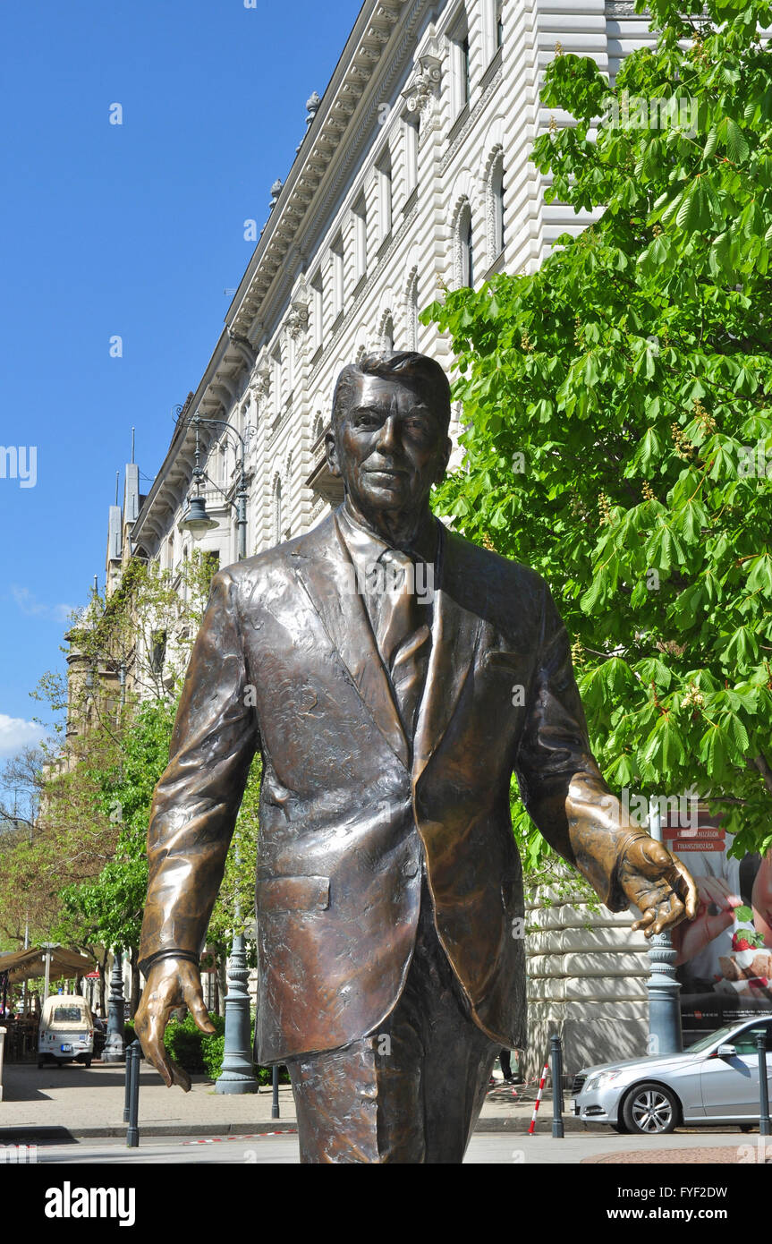 Bronze statue of Ronald Reagan, Liberty Square (aka Freedom Square ...