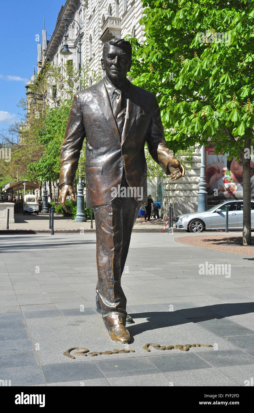 Bronze statue of Ronald Reagan, Liberty Square (aka Freedom Square ...