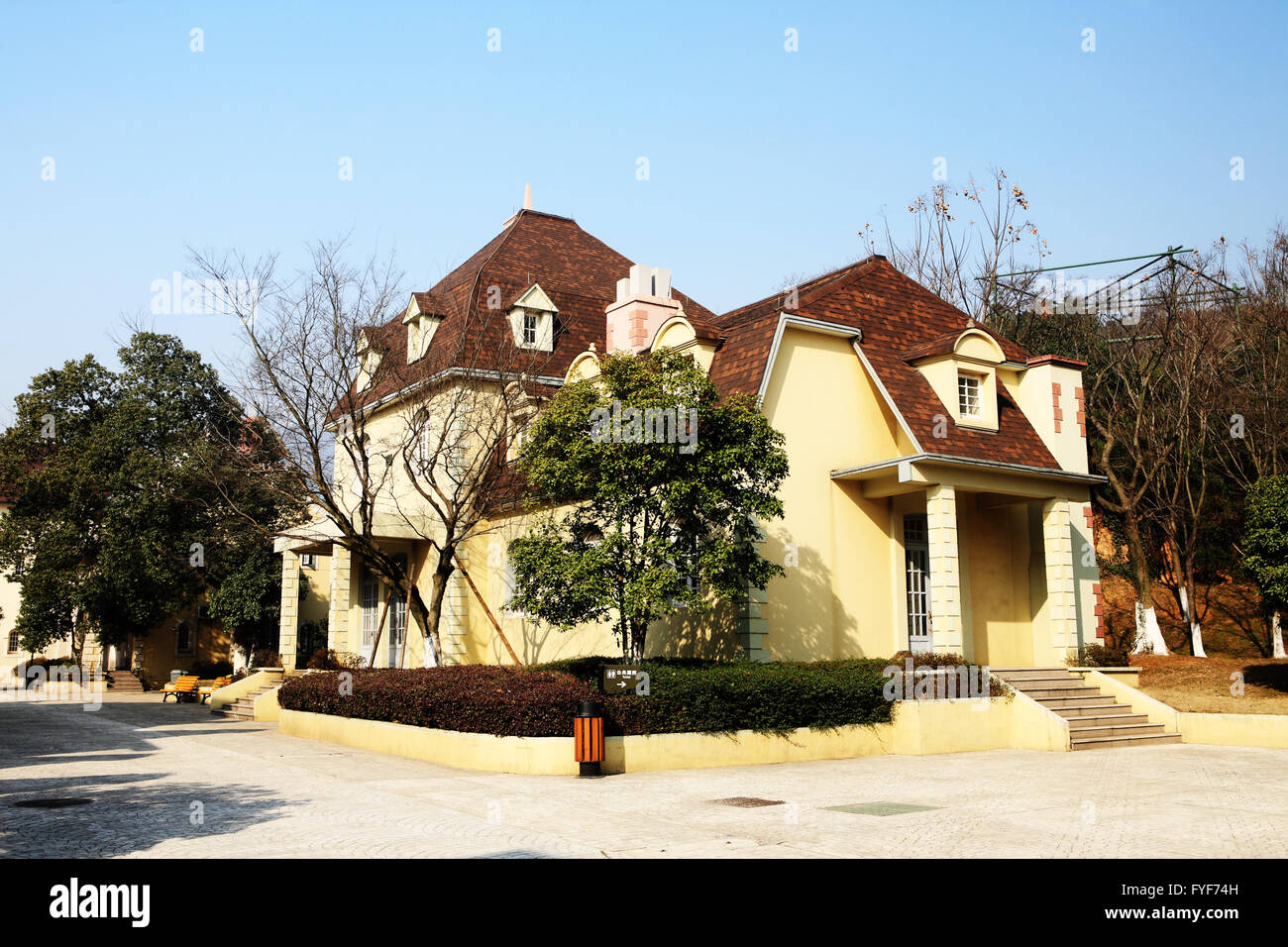 European villa hi-res stock photography and images - Alamy