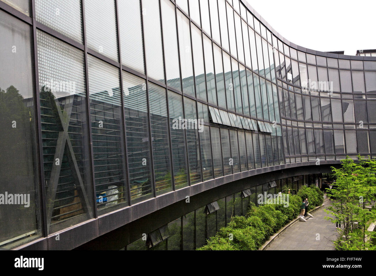 Modern office block Stock Photo - Alamy