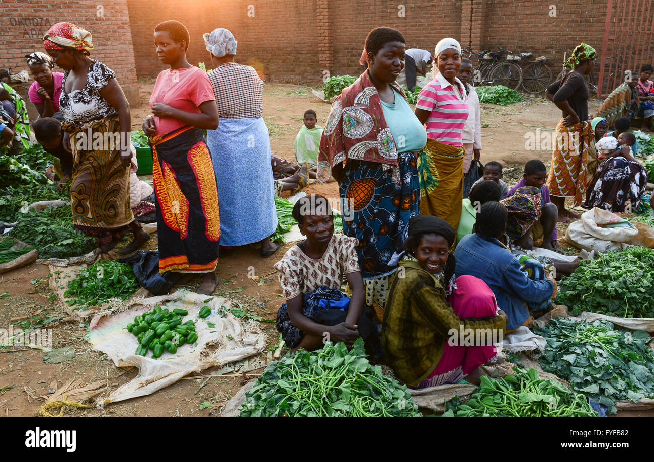 MALAWI, Thyolo, women sell vegetables on market in Bvumbwe / MALAWI ...