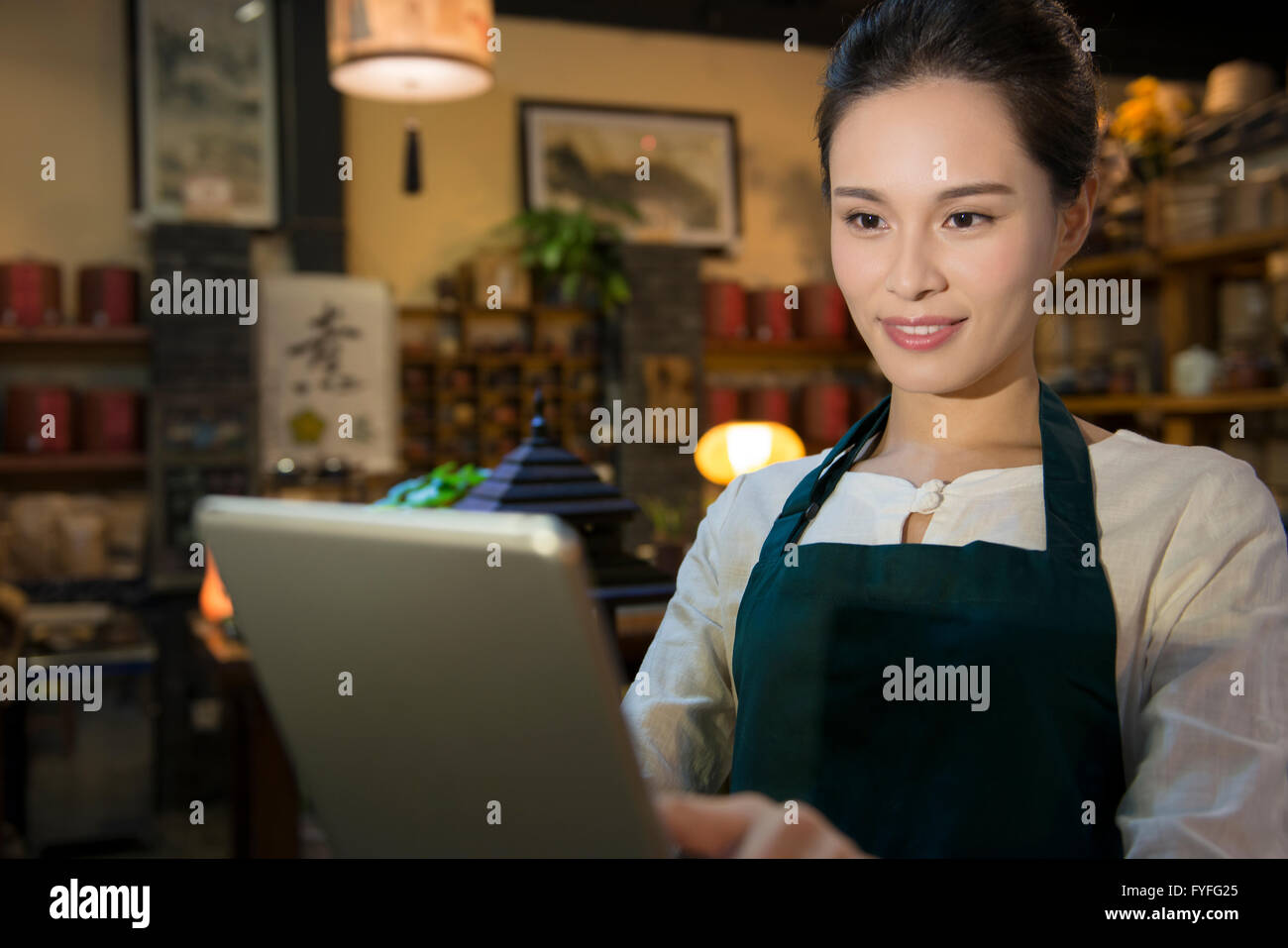 Asian women business table cultures hi-res stock photography and images ...