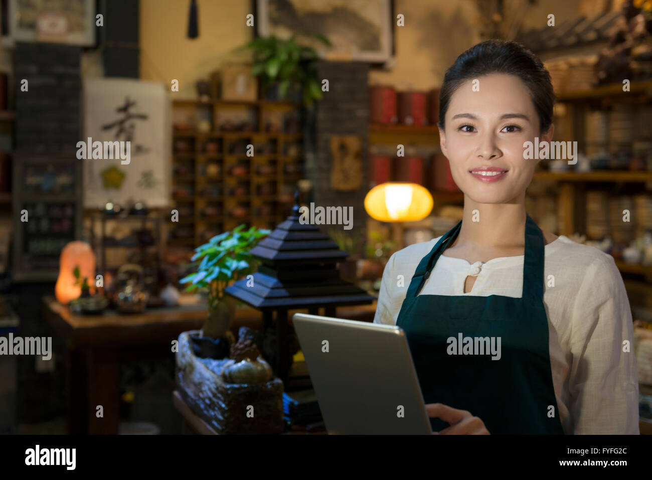 Asian women business table cultures hi-res stock photography and images ...